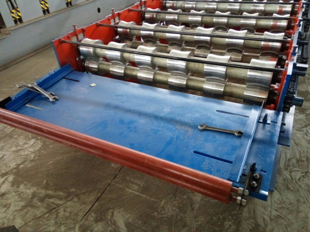 6 Rib Roll Forming Machine in Surat | Ganga Steel